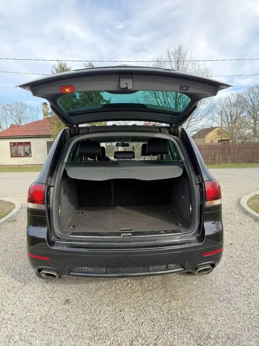 Melns Volkswagen Touareg 2008 Ventspils, ar dzinēja tilpumu 3.00 L un nobraukumu 317 tūkst. km par 4990 €, foto 25 vietnē AUTOMOTO.COM.LV