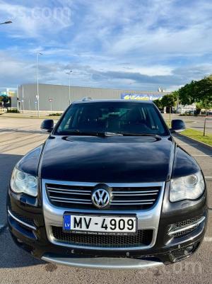 Melns Volkswagen Touareg 2008 Rīga, ar dzinēja tilpumu 3.00 L un nobraukumu 368 tūkst. km par 5200 €, foto  vietnē AUTOMOTO.COM.LV