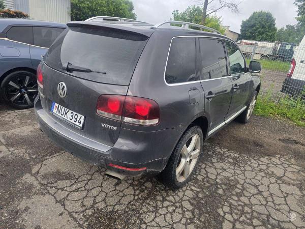Melns Volkswagen Touareg 2008 Viļņa, ar dzinēja tilpumu 2.97 L un nobraukumu 430 tūkst. km par 2600 €, foto 4 vietnē AUTOMOTO.COM.LV