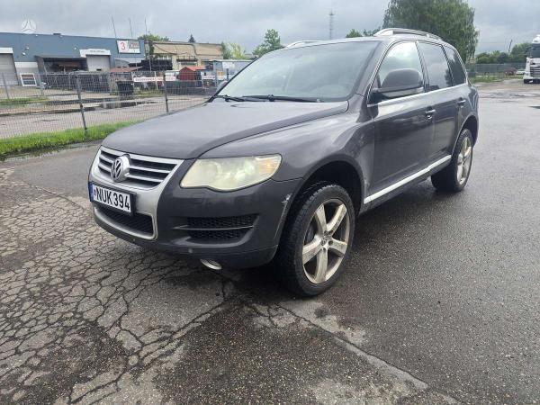 Melns Volkswagen Touareg 2008 Viļņa, ar dzinēja tilpumu 2.97 L un nobraukumu 430 tūkst. km par 2600 €, foto 8 vietnē AUTOMOTO.COM.LV