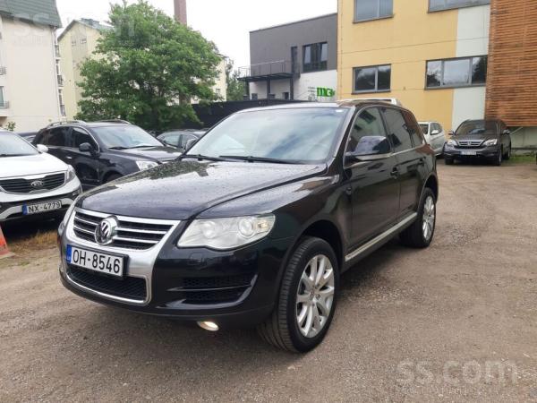 Black Volkswagen Touareg 2008 in Daugavpils, with an engine capacity of 3.00 L and mileage of 0 thousand km for 8950 €, photo 1 on AUTOMOTO.COM.LV