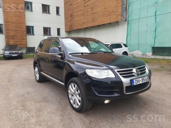 Black Volkswagen Touareg 2008 in Daugavpils, with an engine capacity of 3.00 L and mileage of 0 thousand km for 8950 €, photo 3 on AUTOMOTO.COM.LV