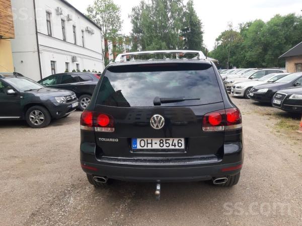 Black Volkswagen Touareg 2008 in Daugavpils, with an engine capacity of 3.00 L and mileage of 0 thousand km for 8950 €, photo 7 on AUTOMOTO.COM.LV