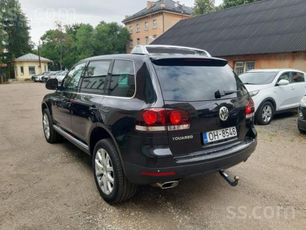 Black Volkswagen Touareg 2008 in Daugavpils, with an engine capacity of 3.00 L and mileage of 0 thousand km for 8950 €, photo 8 on AUTOMOTO.COM.LV
