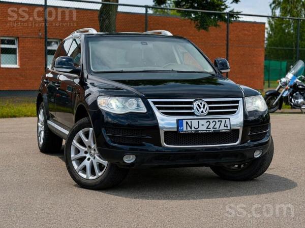 Melns Volkswagen Touareg 2008 Rīga, ar dzinēja tilpumu 3.00 L un nobraukumu 303 tūkst. km par 5390 €, foto 1 vietnē AUTOMOTO.COM.LV