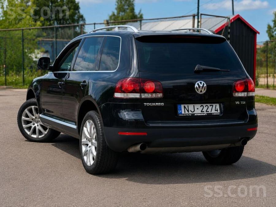 Melns Volkswagen Touareg 2008 Rīga, ar dzinēja tilpumu 3.00 L un nobraukumu 303 tūkst. km par 5390 €, foto 4 vietnē AUTOMOTO.COM.LV