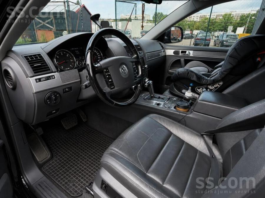 Melns Volkswagen Touareg 2008 Rīga, ar dzinēja tilpumu 3.00 L un nobraukumu 303 tūkst. km par 5390 €, foto 6 vietnē AUTOMOTO.COM.LV