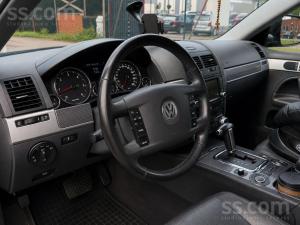 Melns Volkswagen Touareg 2008 Rīga, ar dzinēja tilpumu 3.00 L un nobraukumu 303 tūkst. km par 5390 €, foto 7 vietnē AUTOMOTO.COM.LV