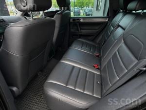 Melns Volkswagen Touareg 2008 Rīga, ar dzinēja tilpumu 3.00 L un nobraukumu 303 tūkst. km par 5390 €, foto 8 vietnē AUTOMOTO.COM.LV