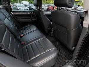 Melns Volkswagen Touareg 2008 Rīga, ar dzinēja tilpumu 3.00 L un nobraukumu 303 tūkst. km par 5390 €, foto 9 vietnē AUTOMOTO.COM.LV