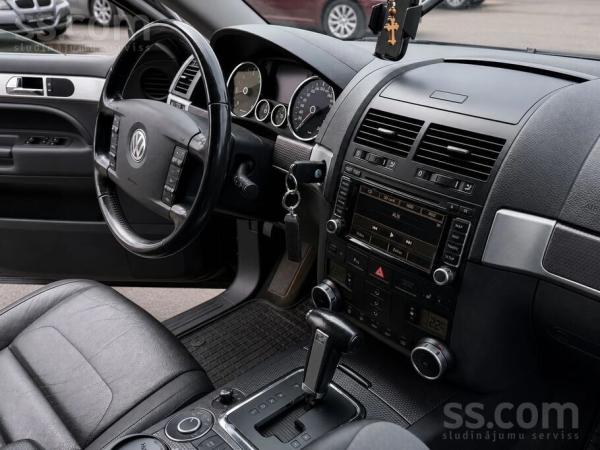 Melns Volkswagen Touareg 2008 Rīga, ar dzinēja tilpumu 3.00 L un nobraukumu 303 tūkst. km par 5390 €, foto 9 vietnē AUTOMOTO.COM.LV