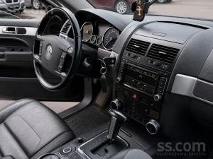 Melns Volkswagen Touareg 2008 Rīga, ar dzinēja tilpumu 3.00 L un nobraukumu 303 tūkst. km par 5390 €, foto 10 vietnē AUTOMOTO.COM.LV