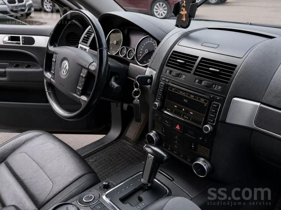Melns Volkswagen Touareg 2008 Rīga, ar dzinēja tilpumu 3.00 L un nobraukumu 303 tūkst. km par 5390 €, foto 10 vietnē AUTOMOTO.COM.LV
