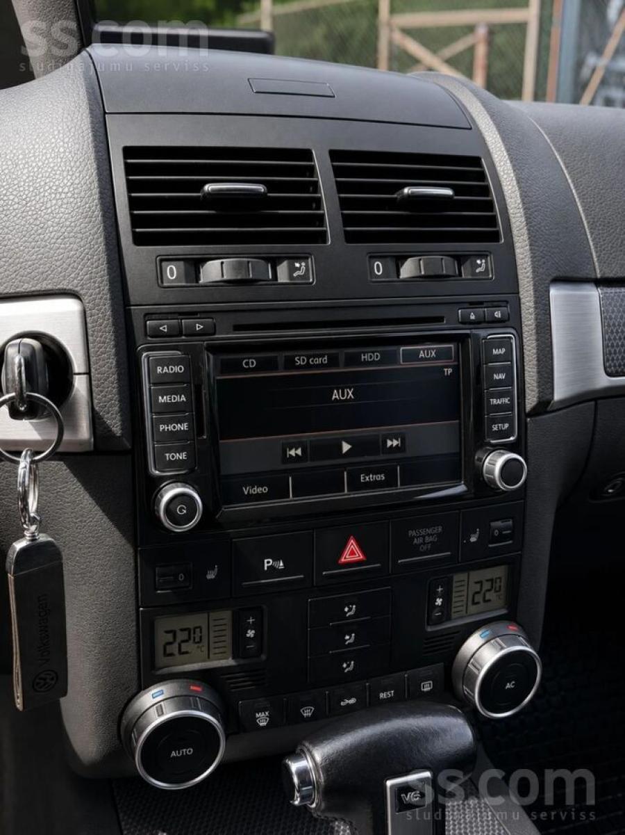 Melns Volkswagen Touareg 2008 Rīga, ar dzinēja tilpumu 3.00 L un nobraukumu 303 tūkst. km par 5390 €, foto 12 vietnē AUTOMOTO.COM.LV
