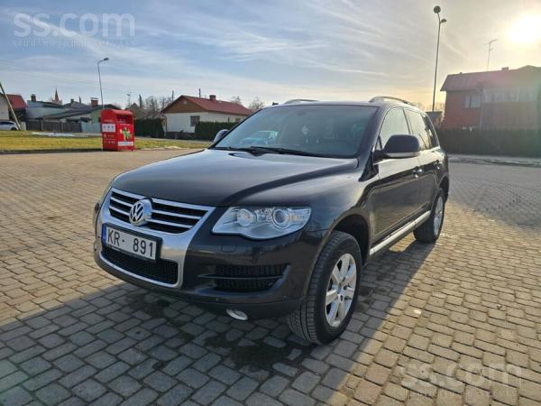 Black Volkswagen Touareg 2008 in Cesis, with an engine capacity of 3.00 L and mileage of 308 thousand km for 5200 €, photo 1 on AUTOMOTO.COM.LV