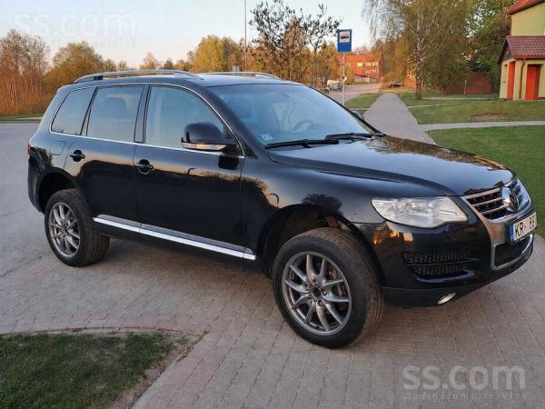 Melns Volkswagen Touareg 2008 Cēsis, ar dzinēja tilpumu 3.00 L un nobraukumu 308 tūkst. km par 4995 €, foto 1 vietnē AUTOMOTO.COM.LV