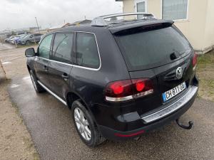 Black Volkswagen Touareg 2008 in Vilnius, with an engine capacity of 3.00 L and mileage of 249 thousand km for 4250 €, photo 5 on AUTOMOTO.COM.LV