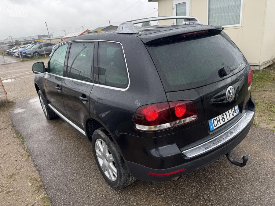 Black Volkswagen Touareg 2008 in Vilnius, with an engine capacity of 3.00 L and mileage of 249 thousand km for 4250 €, photo 5 on AUTOMOTO.COM.LV