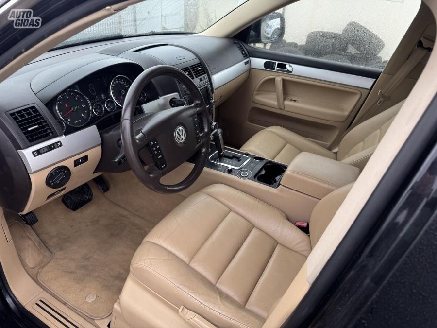 Black Volkswagen Touareg 2008 in Vilnius, with an engine capacity of 3.00 L and mileage of 249 thousand km for 4250 €, photo 9 on AUTOMOTO.COM.LV