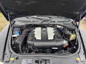 Black Volkswagen Touareg 2008 in Vilnius, with an engine capacity of 3.00 L and mileage of 249 thousand km for 4250 €, photo 12 on AUTOMOTO.COM.LV