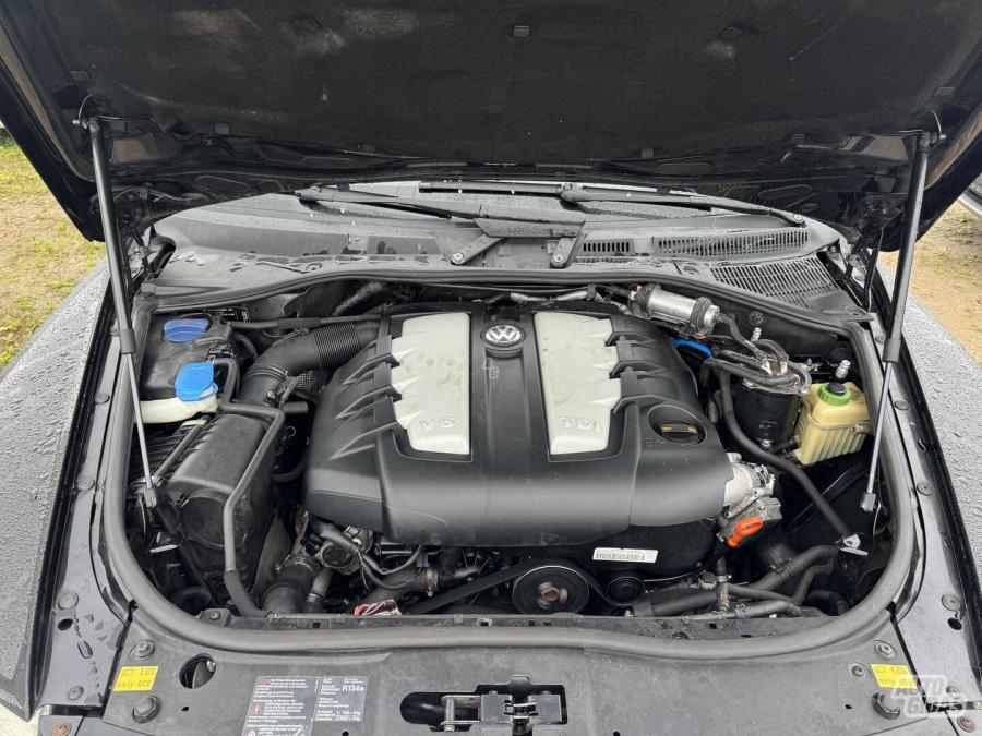Black Volkswagen Touareg 2008 in Vilnius, with an engine capacity of 3.00 L and mileage of 249 thousand km for 4250 €, photo 12 on AUTOMOTO.COM.LV