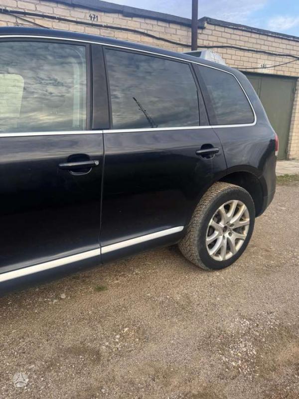 Melns Volkswagen Touareg 2008 Jonava, ar dzinēja tilpumu 3.00 L un nobraukumu 360 tūkst. km par 4500 €, foto 8 vietnē AUTOMOTO.COM.LV