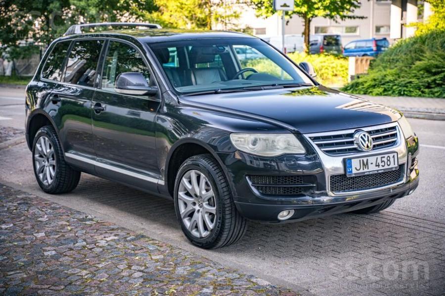Black Volkswagen Touareg 2008 in Riga, with an engine capacity of 3.00 L and mileage of 346 thousand km for 1990 €, photo 4 on AUTOMOTO.COM.LV