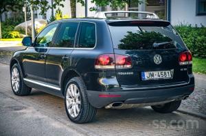 Black Volkswagen Touareg 2008 in Riga, with an engine capacity of 3.00 L and mileage of 346 thousand km for 1990 €, photo 7 on AUTOMOTO.COM.LV