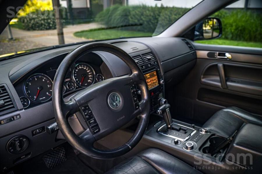 Black Volkswagen Touareg 2008 in Riga, with an engine capacity of 3.00 L and mileage of 346 thousand km for 1990 €, photo 10 on AUTOMOTO.COM.LV