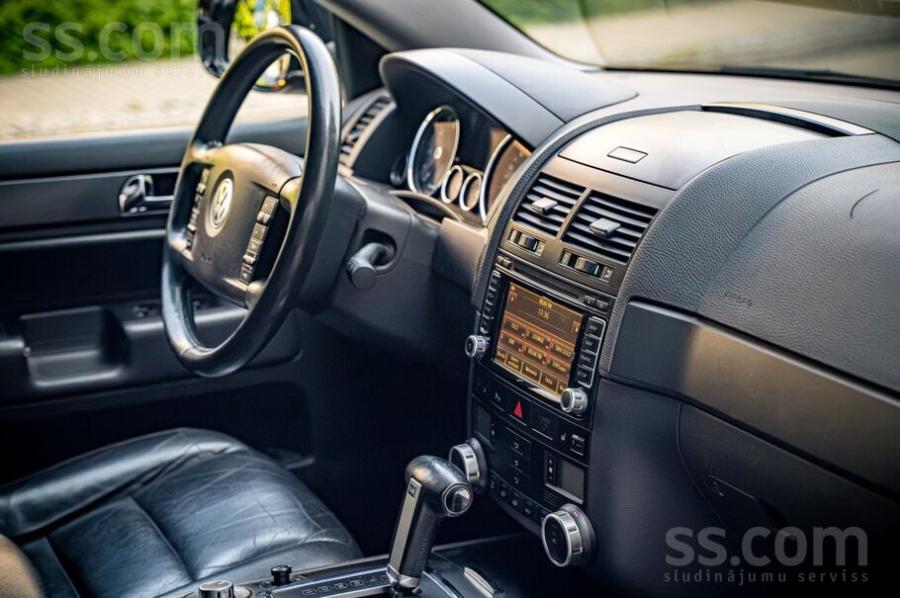 Black Volkswagen Touareg 2008 in Riga, with an engine capacity of 3.00 L and mileage of 346 thousand km for 1990 €, photo 12 on AUTOMOTO.COM.LV