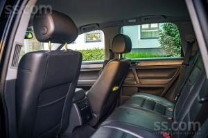 Black Volkswagen Touareg 2008 in Riga, with an engine capacity of 3.00 L and mileage of 346 thousand km for 1990 €, photo 17 on AUTOMOTO.COM.LV