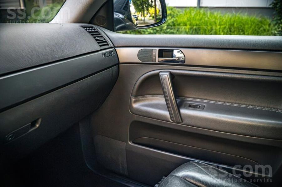 Black Volkswagen Touareg 2008 in Riga, with an engine capacity of 3.00 L and mileage of 346 thousand km for 1990 €, photo 18 on AUTOMOTO.COM.LV