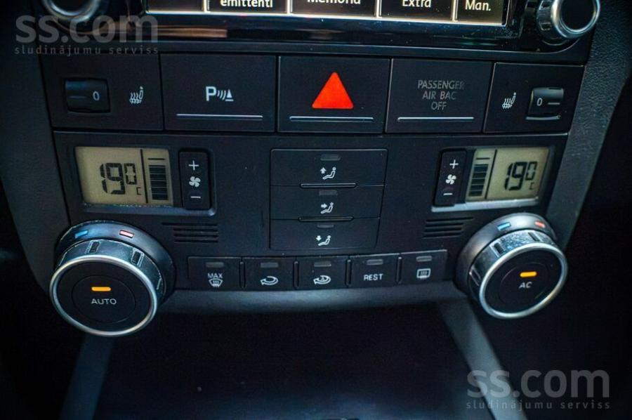 Black Volkswagen Touareg 2008 in Riga, with an engine capacity of 3.00 L and mileage of 346 thousand km for 1990 €, photo 19 on AUTOMOTO.COM.LV