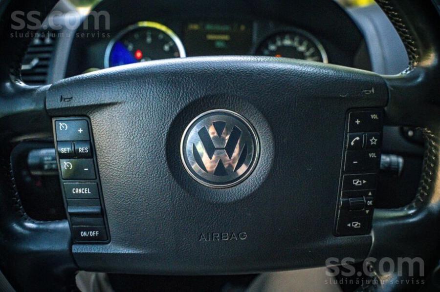 Black Volkswagen Touareg 2008 in Riga, with an engine capacity of 3.00 L and mileage of 346 thousand km for 1990 €, photo 21 on AUTOMOTO.COM.LV