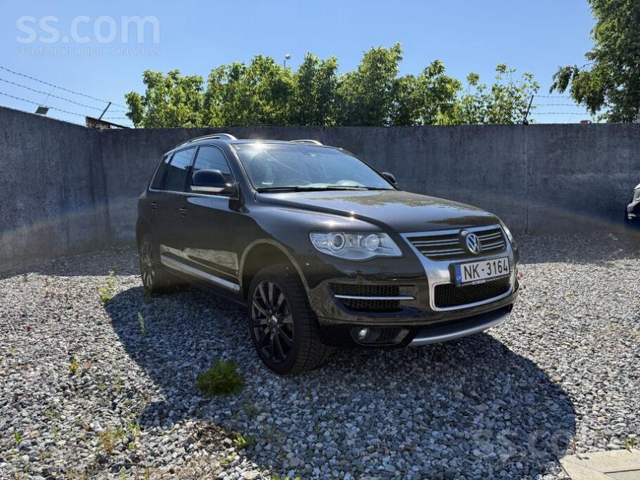 Melns Volkswagen Touareg 2008 Rīga, ar dzinēja tilpumu 3.00 L un nobraukumu 310 tūkst. km par 6990 €, foto 1 vietnē AUTOMOTO.COM.LV