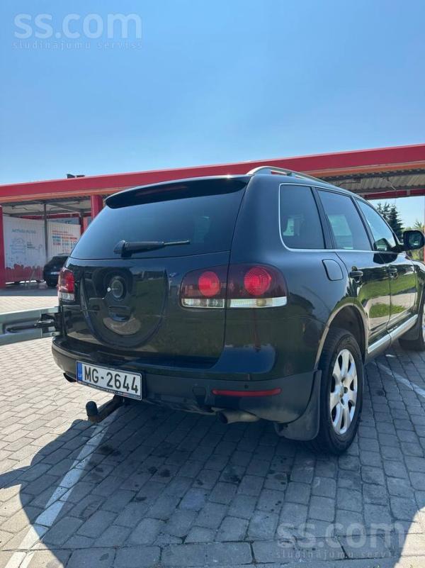 Black Volkswagen Touareg 2008 in Riga, with an engine capacity of 3.00 L and mileage of 322 thousand km for 5000 €, photo 4 on AUTOMOTO.COM.LV