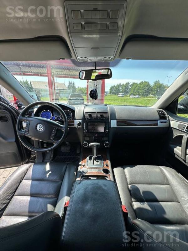 Black Volkswagen Touareg 2008 in Riga, with an engine capacity of 3.00 L and mileage of 322 thousand km for 5000 €, photo 7 on AUTOMOTO.COM.LV