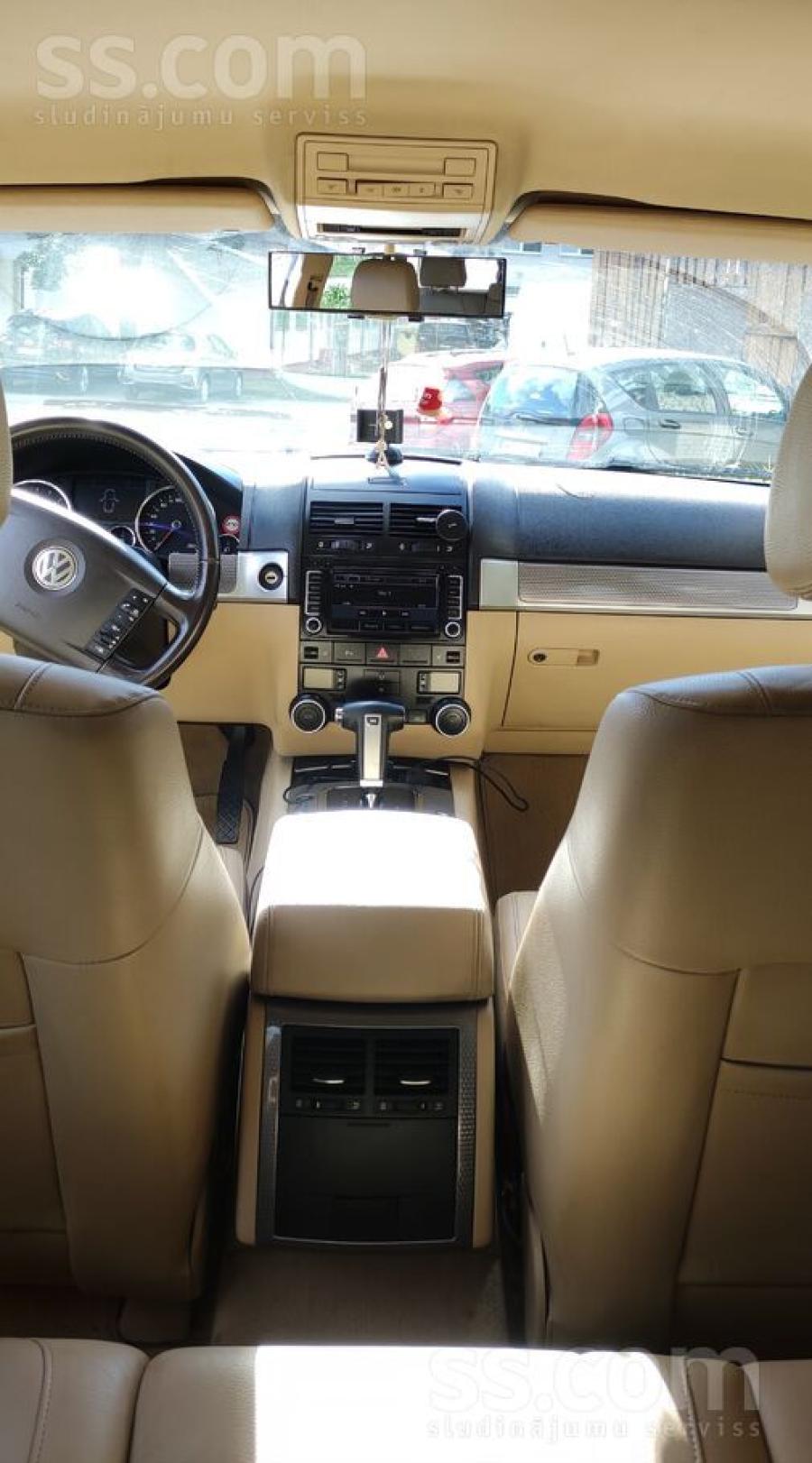 Black Volkswagen Touareg 2008 in Jekabpils, with an engine capacity of 3.00 L and mileage of 258 thousand km for 5550 €, photo 7 on AUTOMOTO.COM.LV