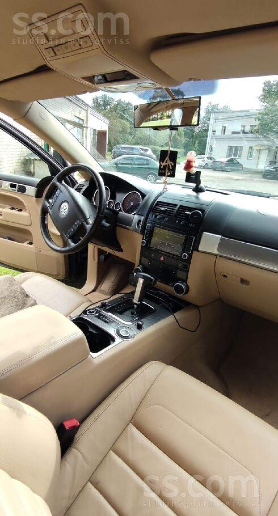 Black Volkswagen Touareg 2008 in Jekabpils, with an engine capacity of 3.00 L and mileage of 258 thousand km for 5550 €, photo 9 on AUTOMOTO.COM.LV