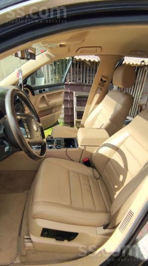 Black Volkswagen Touareg 2008 in Jekabpils, with an engine capacity of 3.00 L and mileage of 258 thousand km for 5550 €, photo 13 on AUTOMOTO.COM.LV