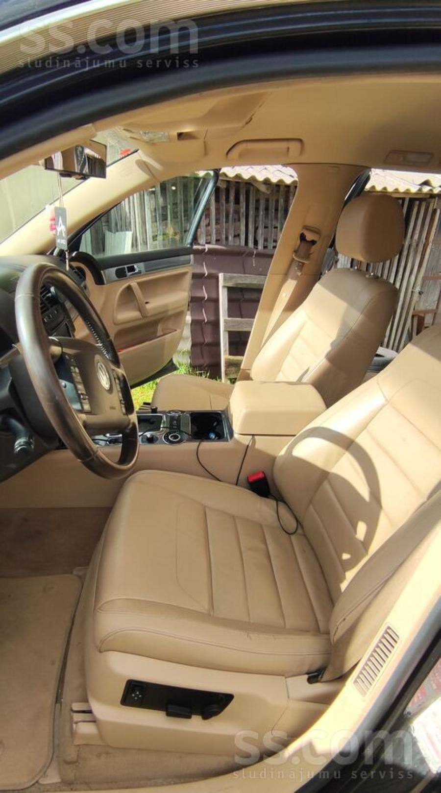 Black Volkswagen Touareg 2008 in Jekabpils, with an engine capacity of 3.00 L and mileage of 258 thousand km for 5550 €, photo 13 on AUTOMOTO.COM.LV