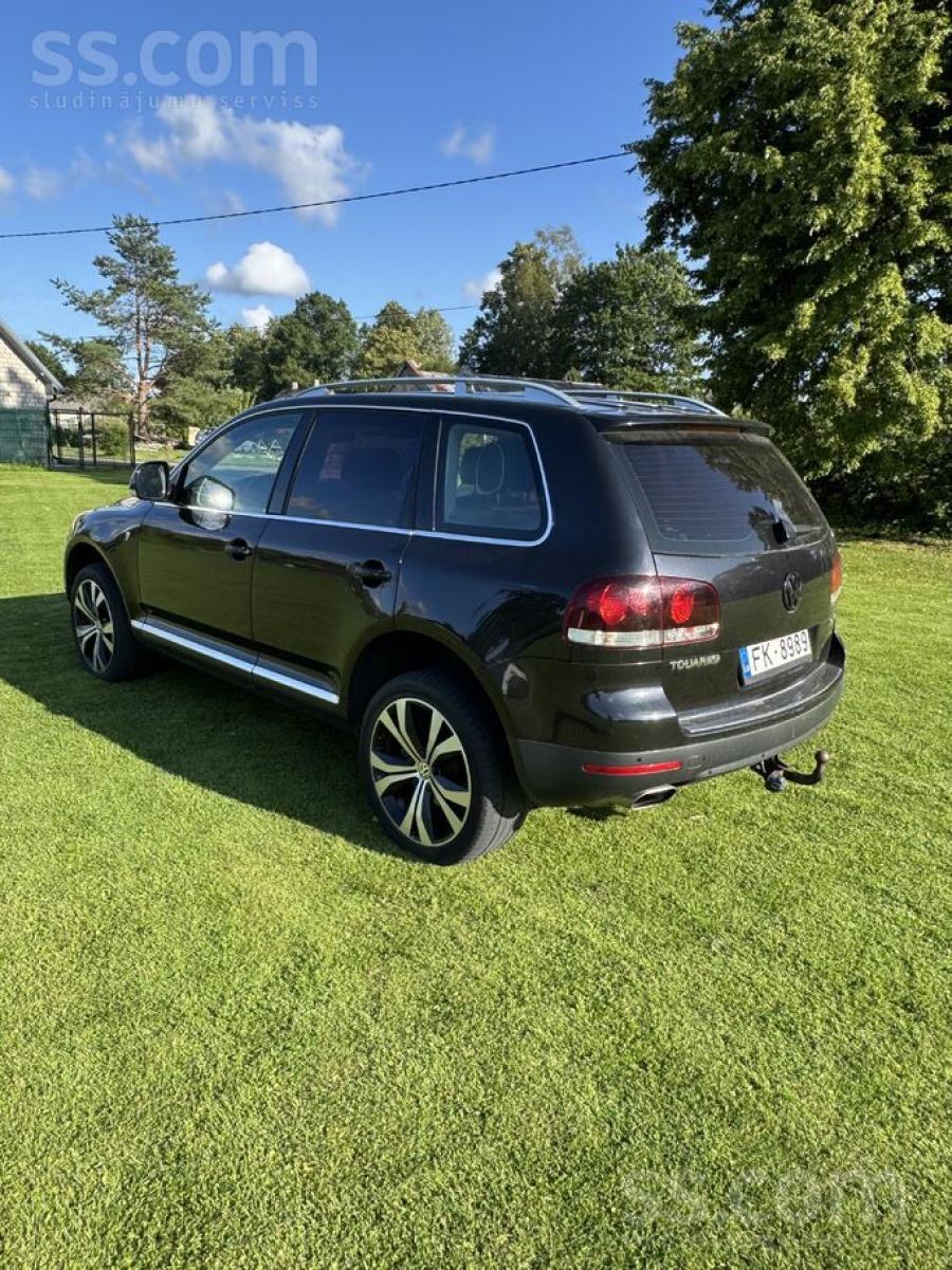 Black Volkswagen Touareg 2008 in Ventspils, with an engine capacity of 3.00 L and mileage of 345 thousand km for 5400 €, photo 4 on AUTOMOTO.COM.LV