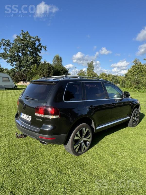 Black Volkswagen Touareg 2008 in Ventspils, with an engine capacity of 3.00 L and mileage of 345 thousand km for 5400 €, photo 4 on AUTOMOTO.COM.LV