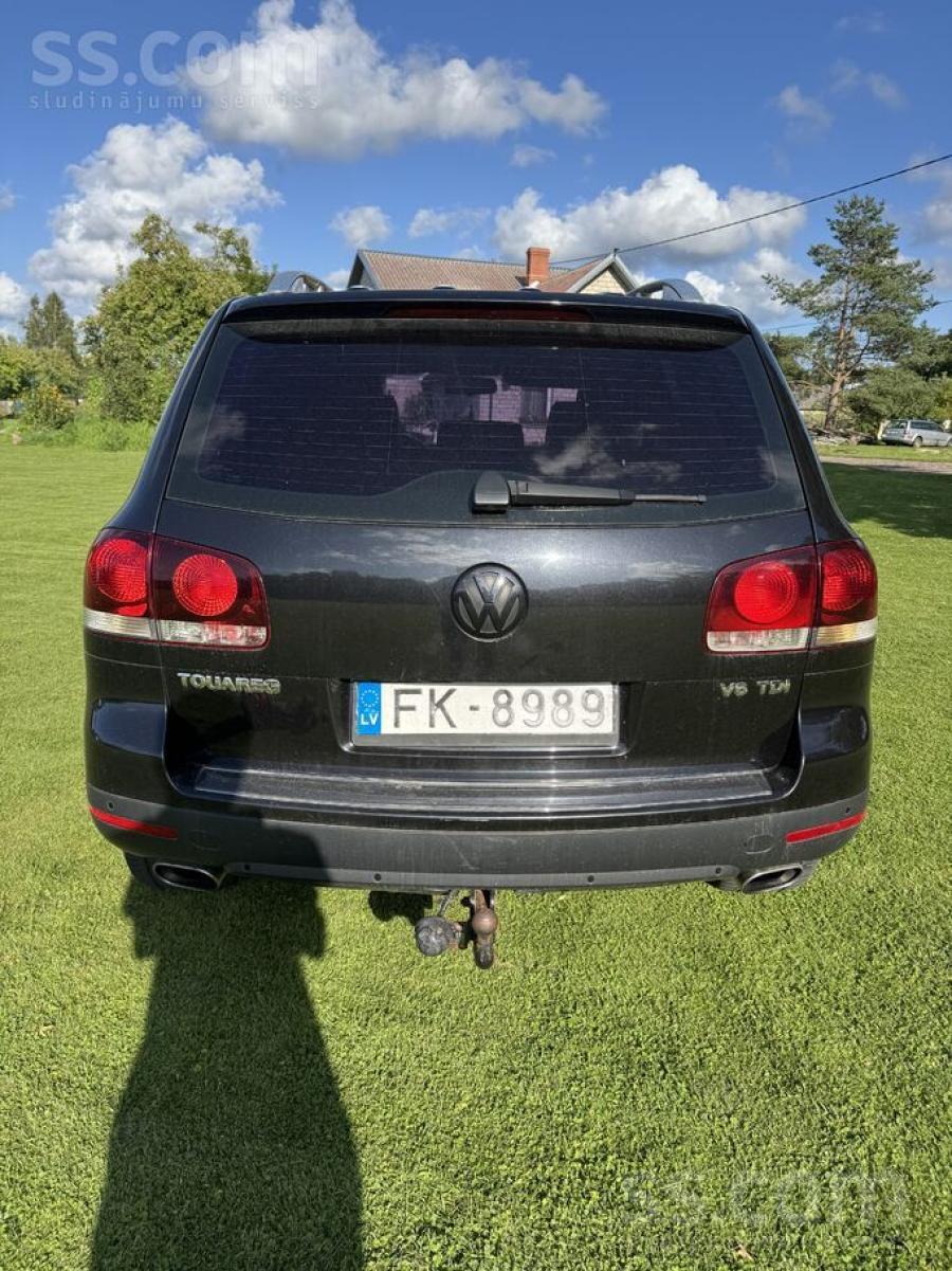 Black Volkswagen Touareg 2008 in Ventspils, with an engine capacity of 3.00 L and mileage of 345 thousand km for 5400 €, photo 7 on AUTOMOTO.COM.LV