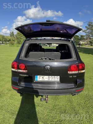 Black Volkswagen Touareg 2008 in Ventspils, with an engine capacity of 3.00 L and mileage of 345 thousand km for 5400 €, photo 8 on AUTOMOTO.COM.LV