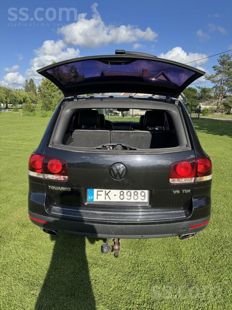 Black Volkswagen Touareg 2008 in Ventspils, with an engine capacity of 3.00 L and mileage of 345 thousand km for 5400 €, photo 8 on AUTOMOTO.COM.LV
