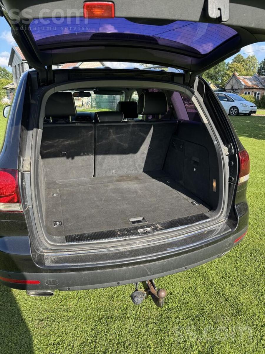 Black Volkswagen Touareg 2008 in Ventspils, with an engine capacity of 3.00 L and mileage of 345 thousand km for 5400 €, photo 9 on AUTOMOTO.COM.LV