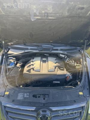 Black Volkswagen Touareg 2008 in Ventspils, with an engine capacity of 3.00 L and mileage of 345 thousand km for 5400 €, photo 10 on AUTOMOTO.COM.LV
