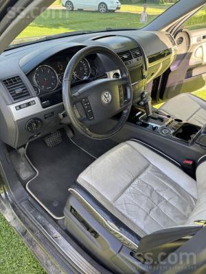 Black Volkswagen Touareg 2008 in Ventspils, with an engine capacity of 3.00 L and mileage of 345 thousand km for 5400 €, photo 12 on AUTOMOTO.COM.LV