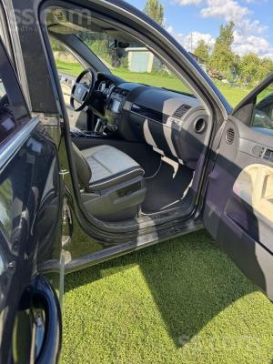 Black Volkswagen Touareg 2008 in Ventspils, with an engine capacity of 3.00 L and mileage of 345 thousand km for 5400 €, photo 13 on AUTOMOTO.COM.LV